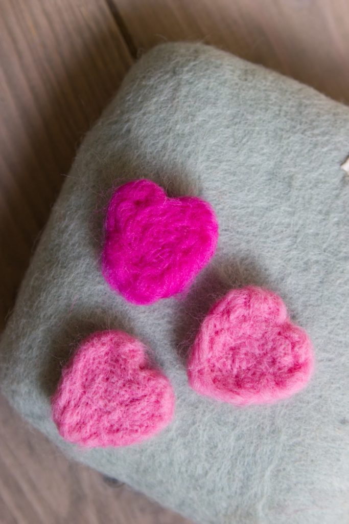 Needle felted hearts with cookie cutters with an instructional story ...